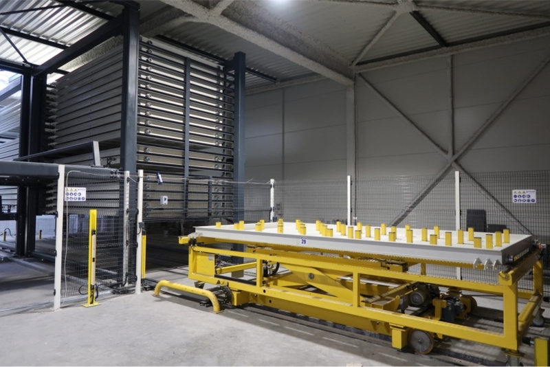 Lateral Load/Unload Shuttle with Scissor Lift - Storage Systems ...
